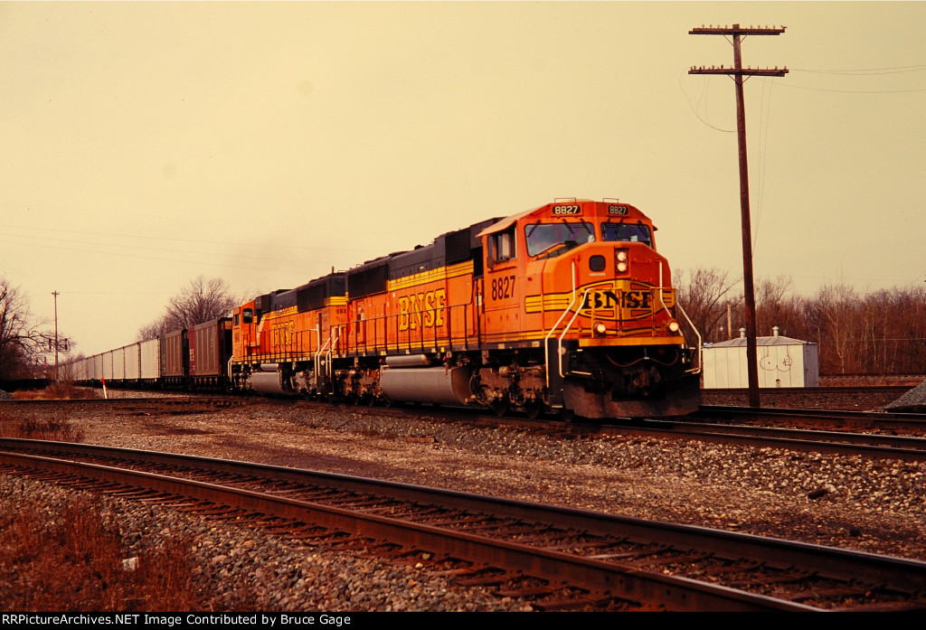 BNSF 8827